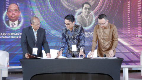 Penandatangan MoU IDPRO, KOMINFO, Nusantara Academy